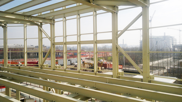 Struttura montante in acciaio e rivestimenti in lamiera grecata